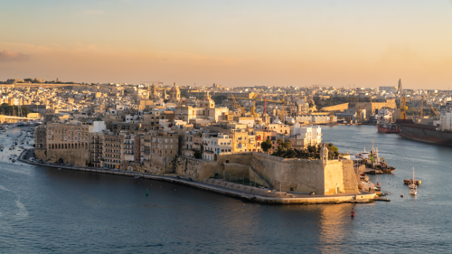 What to expect when moving to a new country | English Path